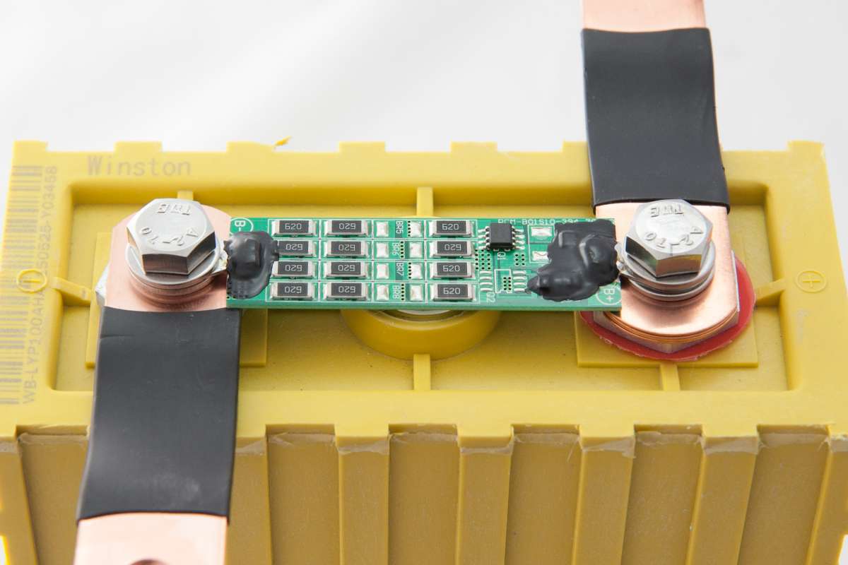 Balancer-/Lastmodul LiFePO Akkus 3,6V (0,7A) für Winston 100Ah | i-tecc ...